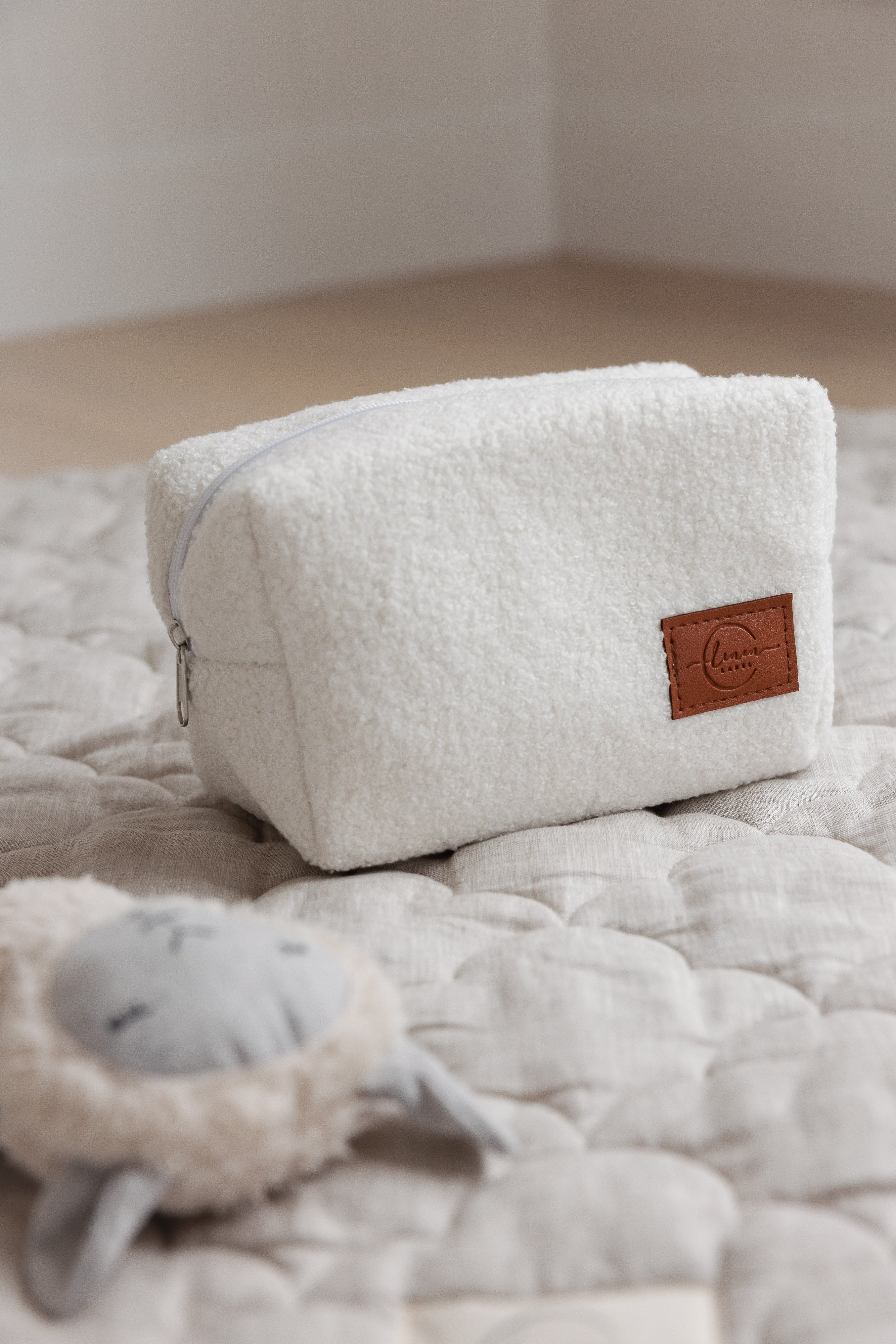 Snow White & Tan Pouch | Stylish & Practical Baby – Linen Label